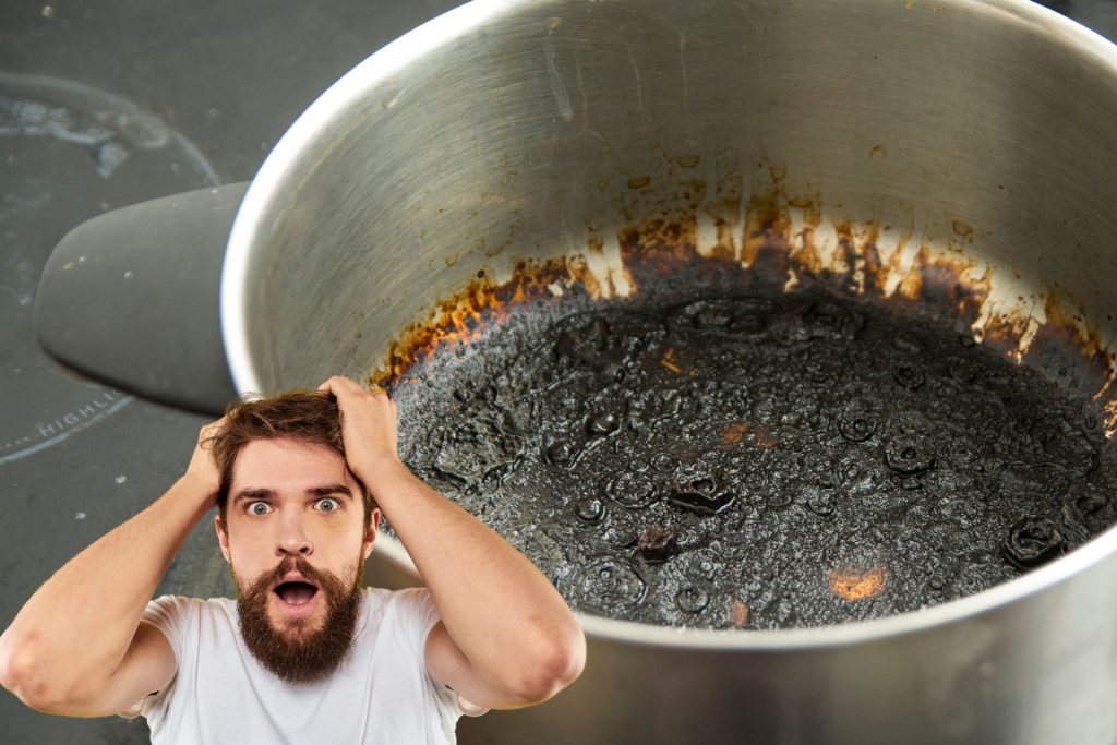 LE TRUC pour nettoyer le fond d'un chaudron collé : Le bicarbonate